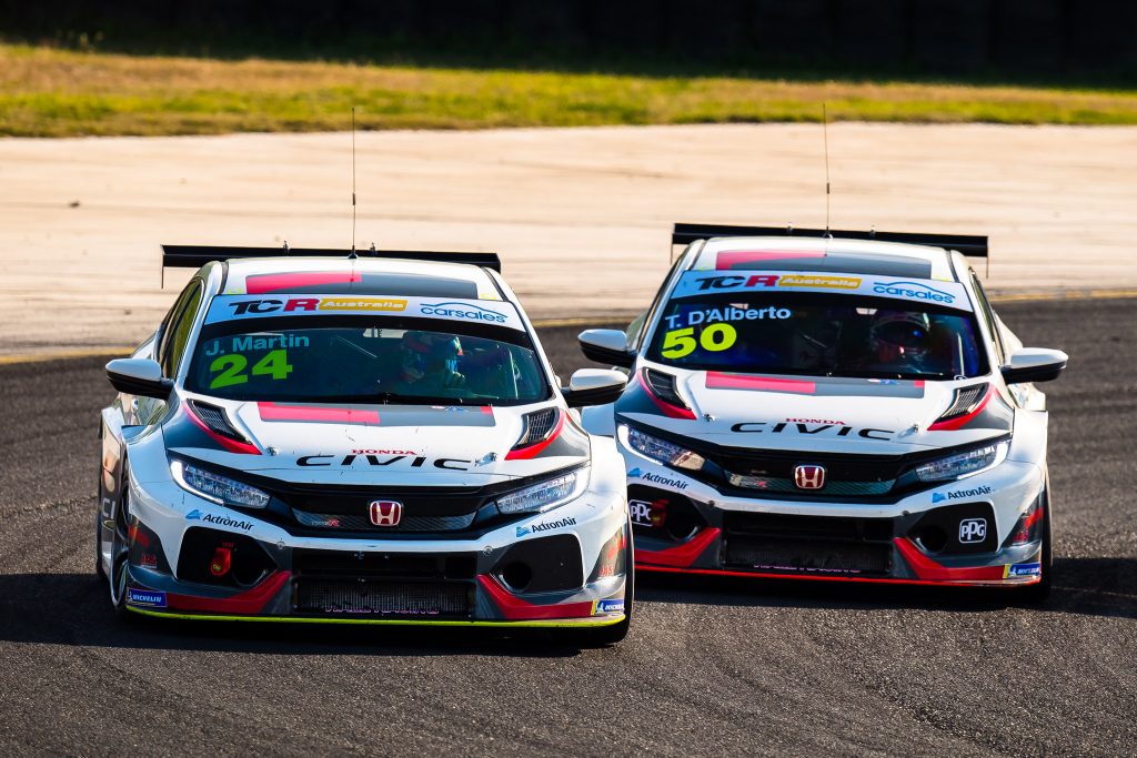 2019 TCR Australia Series Round 1, Sydney Motorsport Park. - Wall Racing